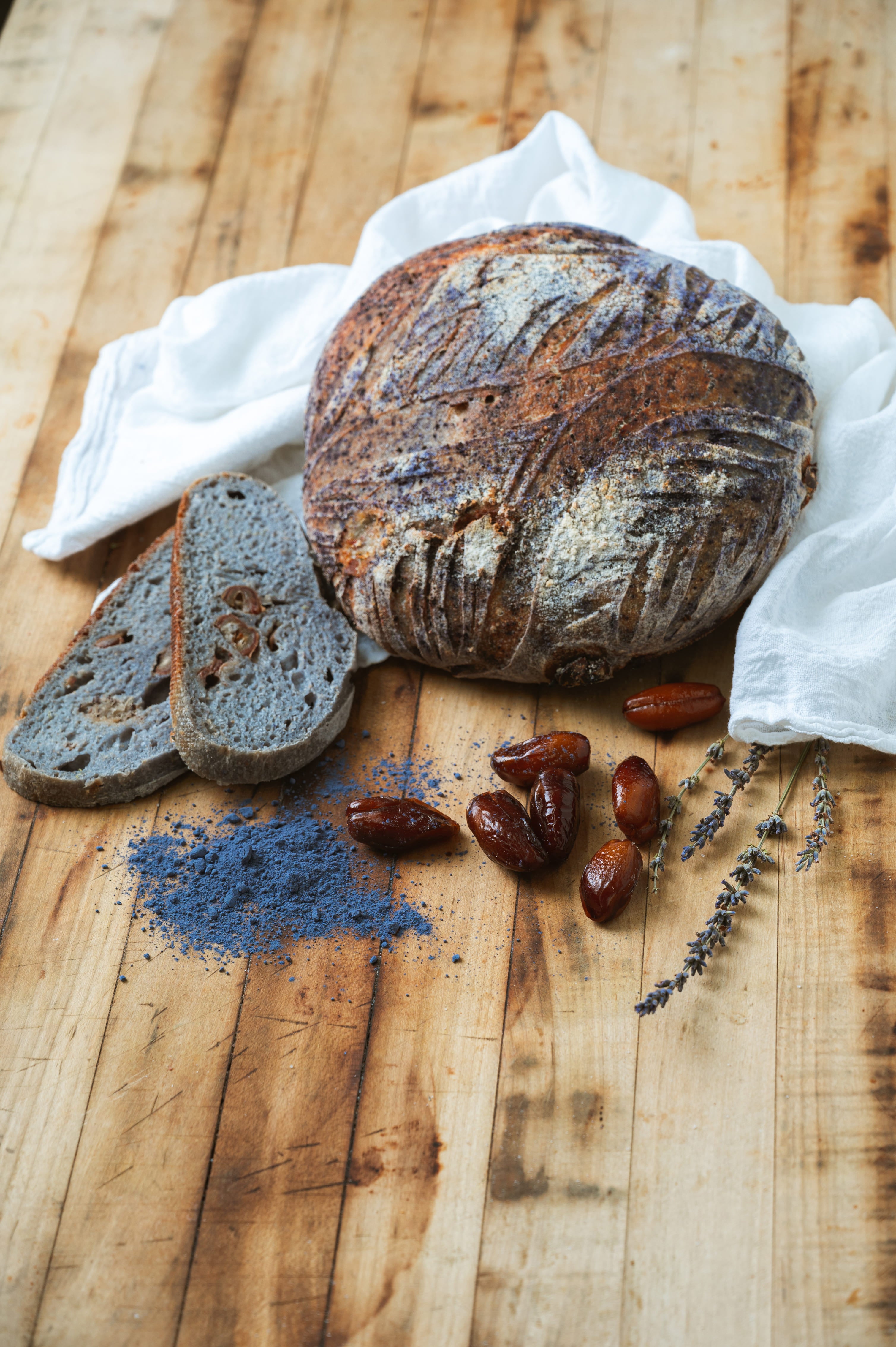 Blue dates sourdough loaf – Simple food Gourmet